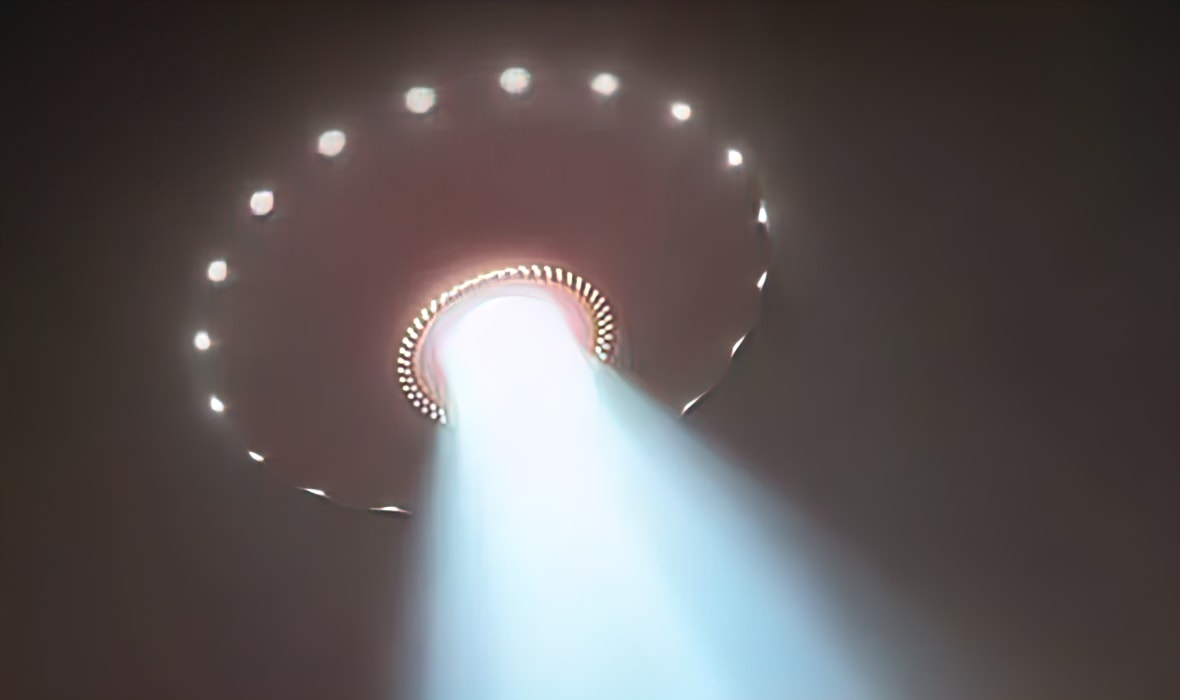 UFO sighting: Alien hunters believe they have spotted a UFO over London ...